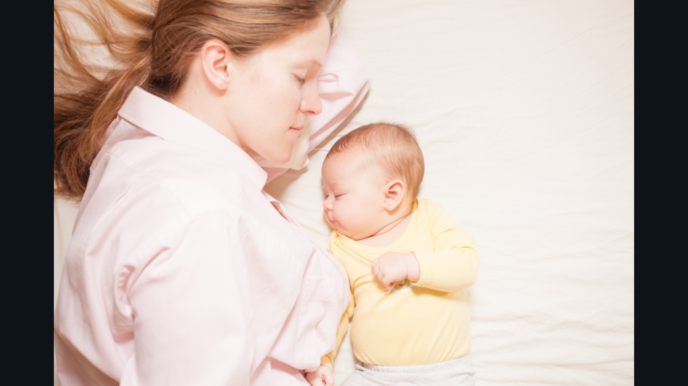 New Parents' Guide to Co-sleeping with Your Baby