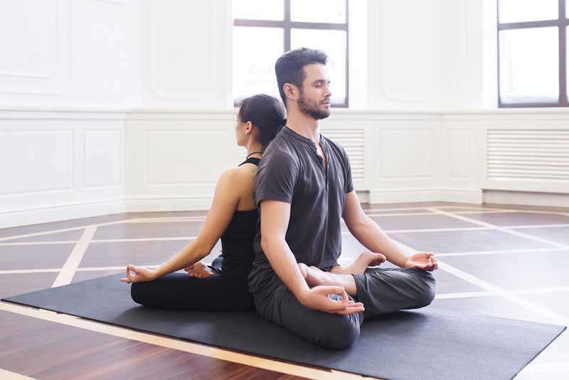 Couple Yoga: Benefits and Poses to Strengthen Your Relationship